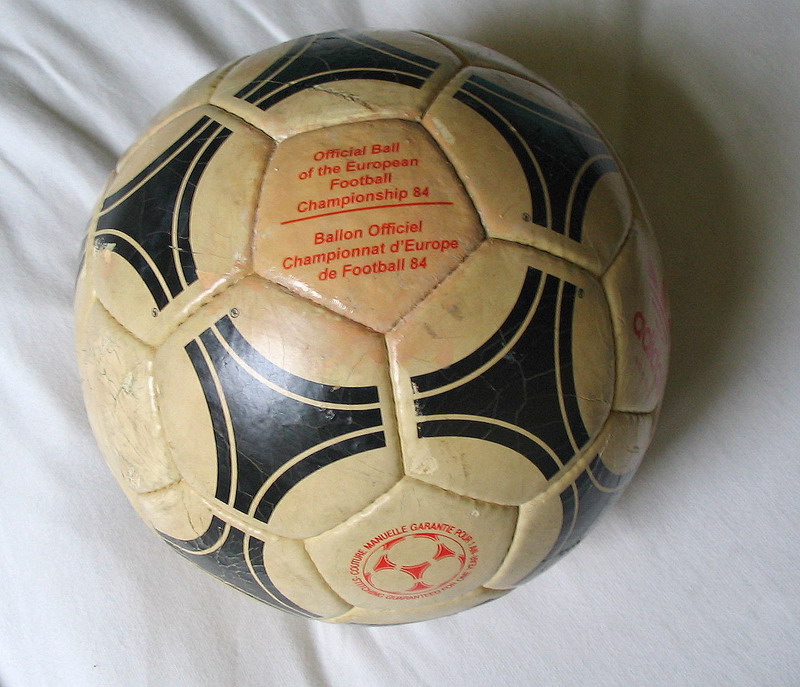 Balones de Epoca: Balón oficial de la Eurocopa de 1984 en Francia