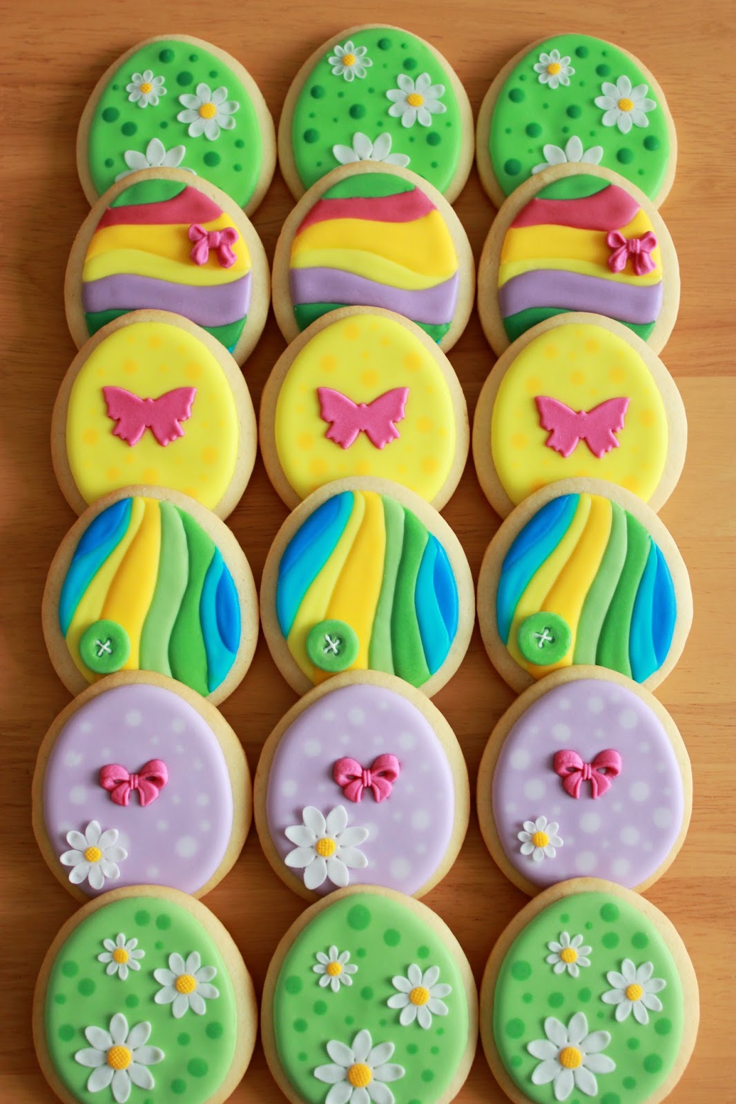 IMG_4236o.JPG (1066×1600) | Cookie decorating station, Spring cookies ...