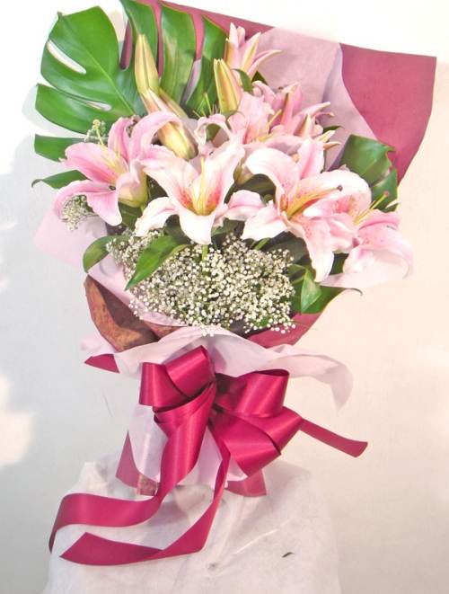 Hand Bouquet Bunga Lily Segar Untuk Moment Penting Sehari-Hari