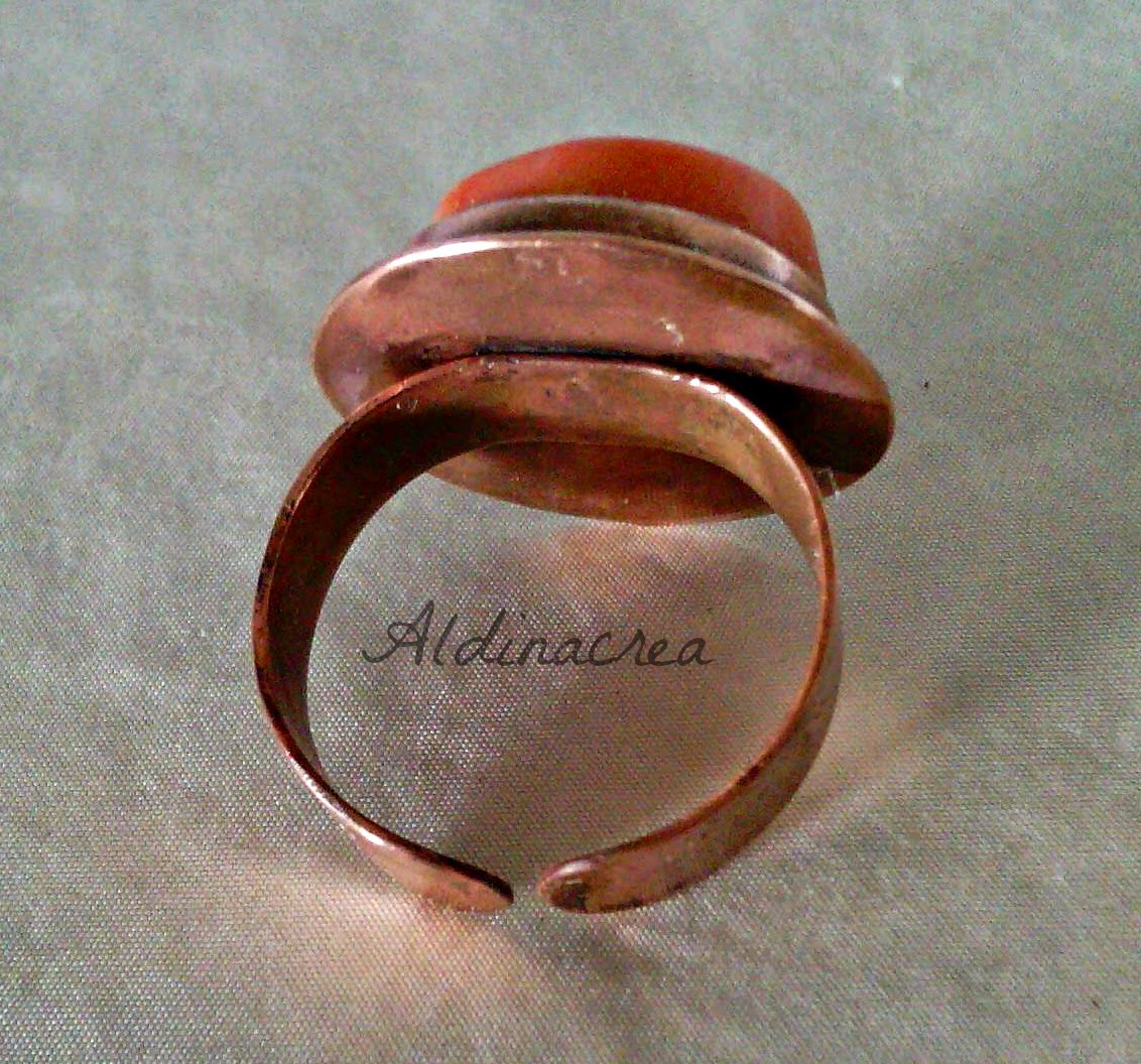 Creazioni e manufatti di Aldina: Anello con corallo rosa