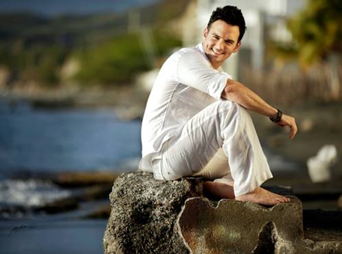 Issa Gadala se coloca en la tercera posición de Billboard - Fiestas ...