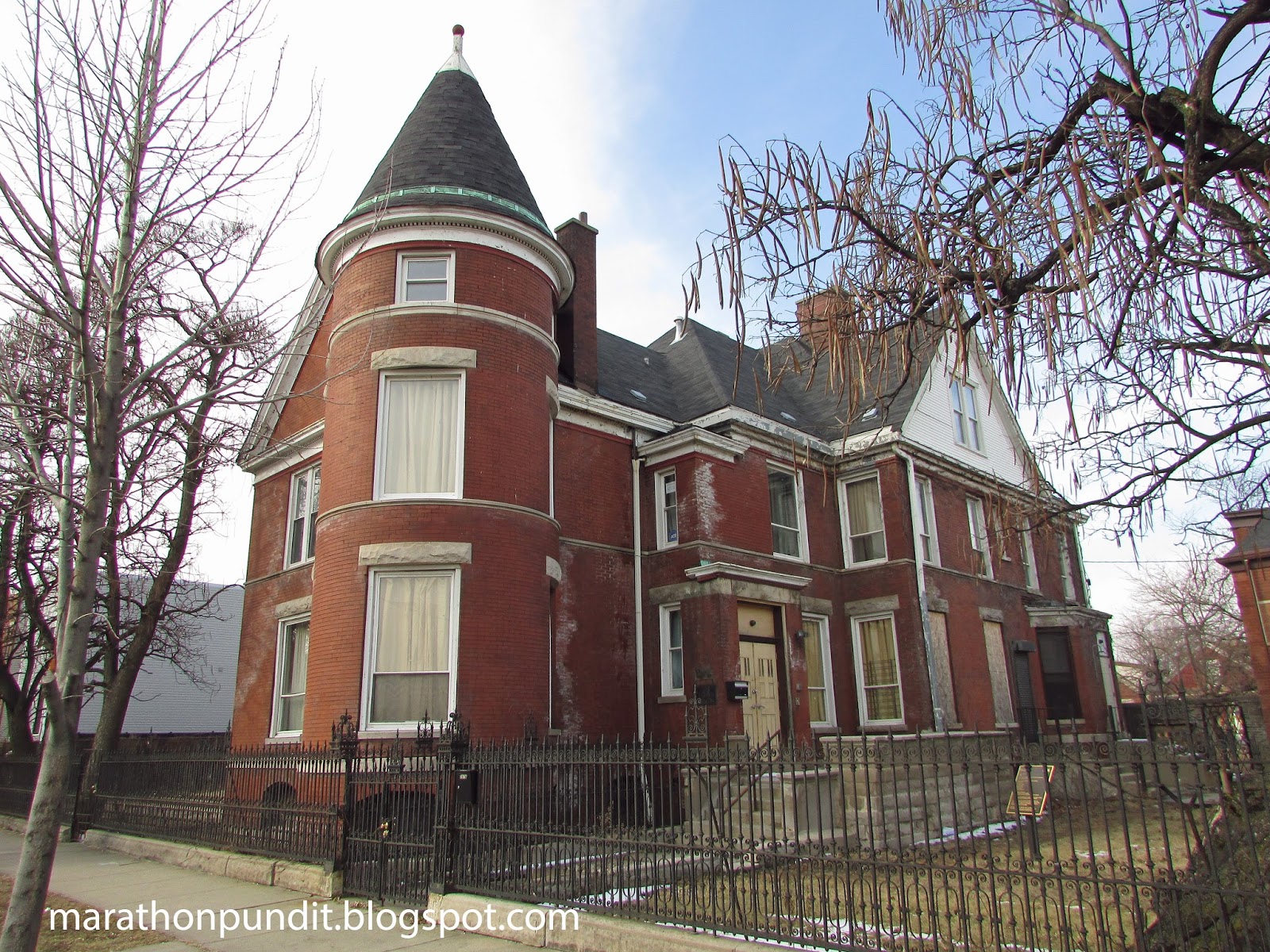 Marathon Pundit: (Photos) Abandoned homes in Chicago's violent East ...