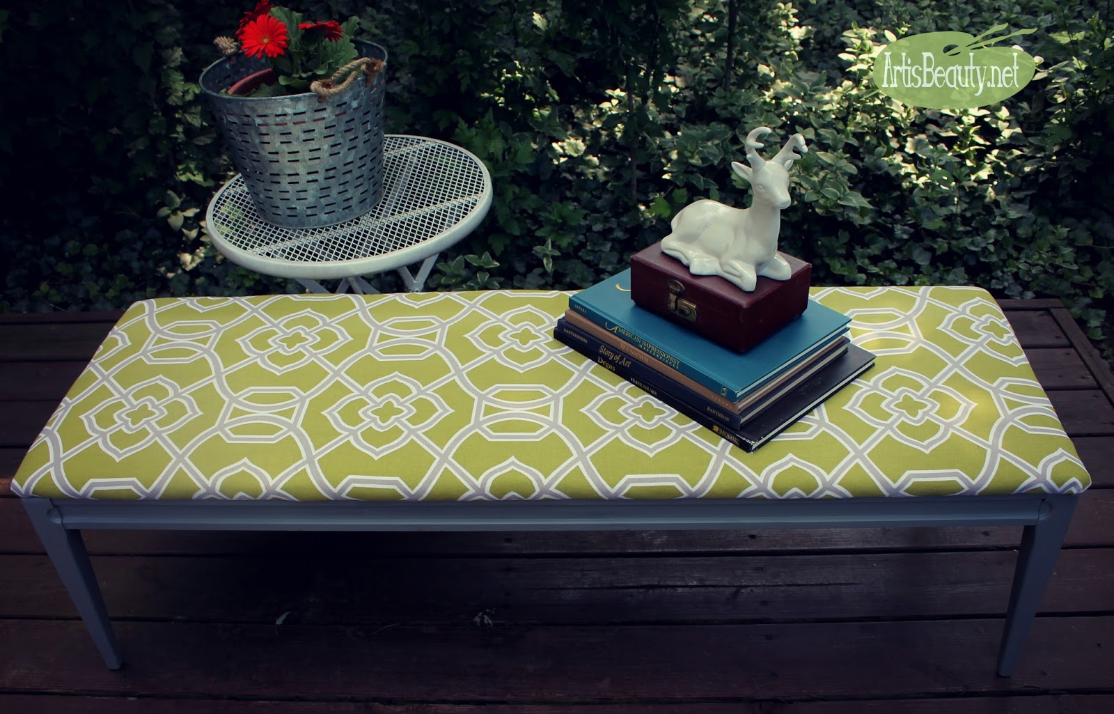 ART IS BEAUTY: Old Coffee Table turned Upholstered Bench