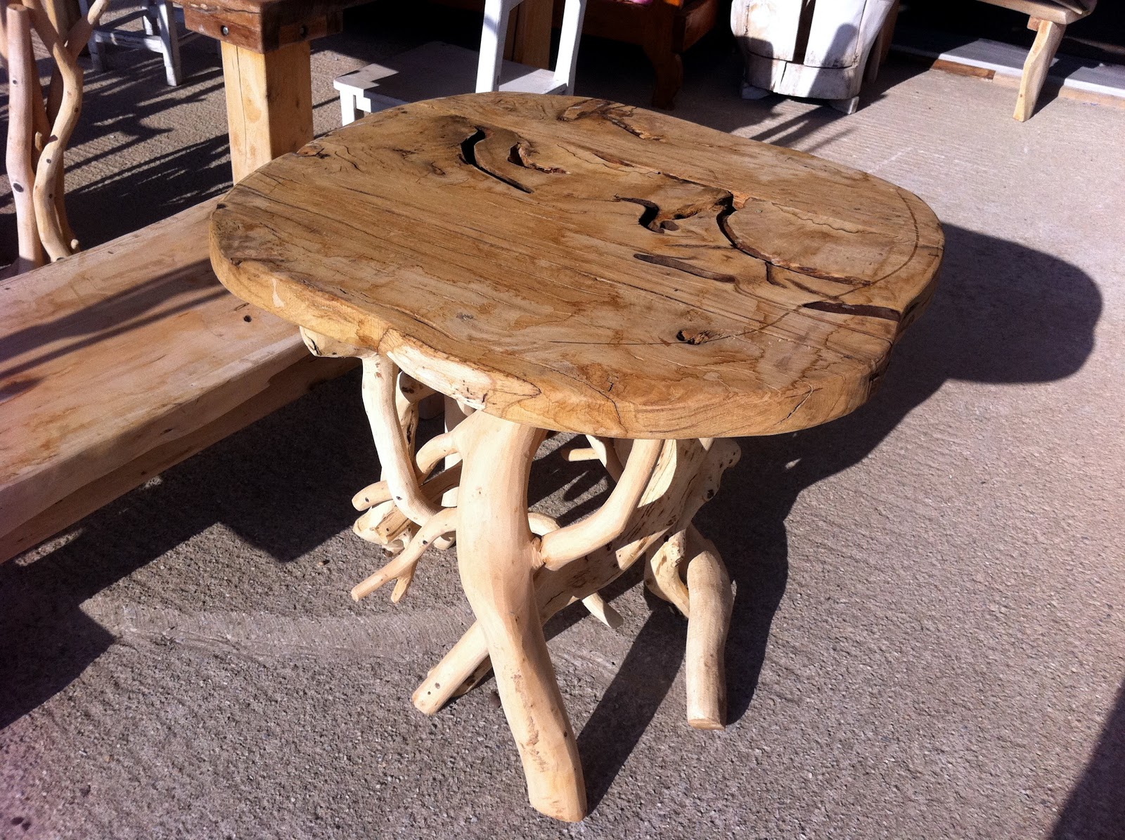 seaside mykonos furniture: Τραπέζι στρογγυλο με παλιο δρυς ξυλο και ...