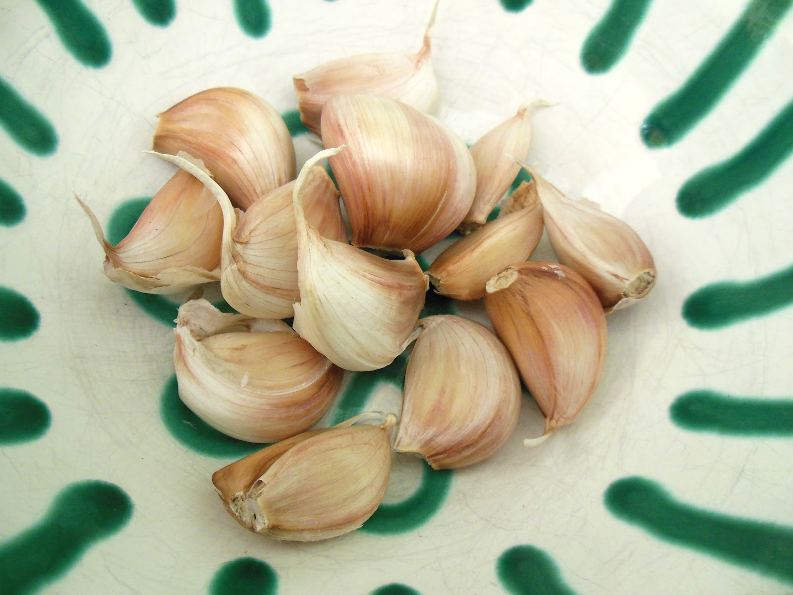 Cuisine de Provence: How to peel a lot of Garlic real quick
