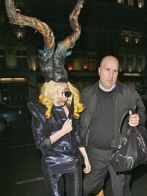 WHiTe CoLLaR LaDy: LADY GAGA...She is the Fashion Icon at the CFDA ...