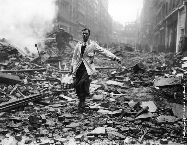 vintage everyday: Old Photos of London during The Blitz