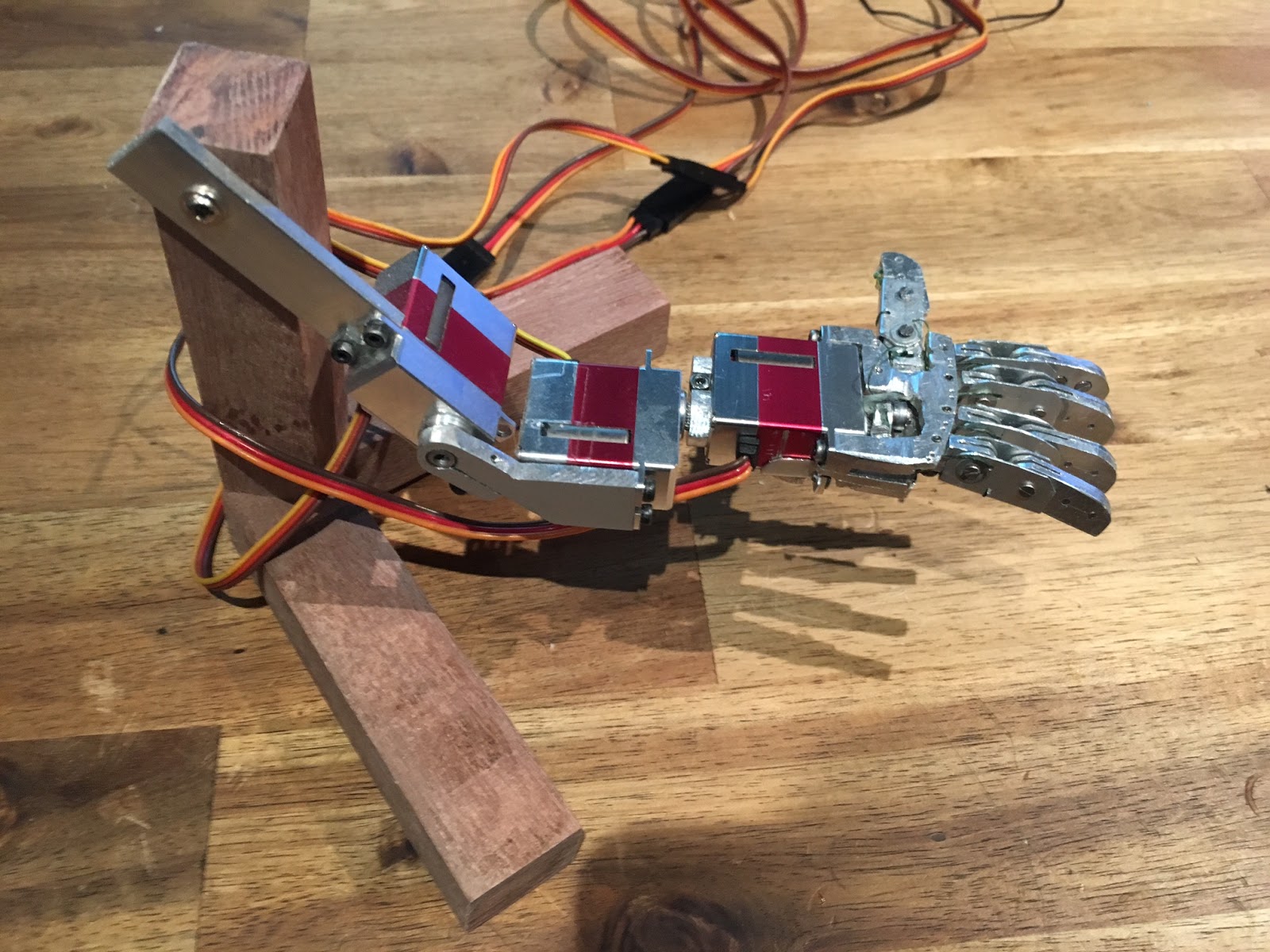 Mini Robot Hand: The Arm
