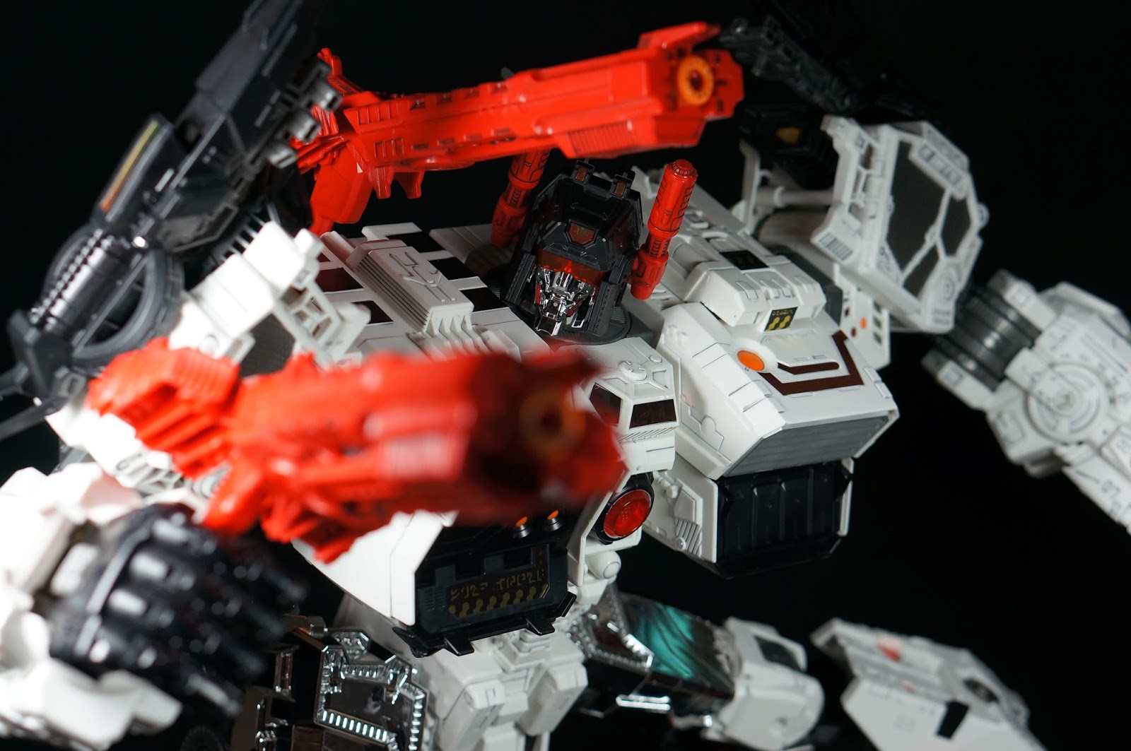 Gary Charm 魔術師的玩具 Blog : Generations IDW Titan class Metroplex (HKACG ...