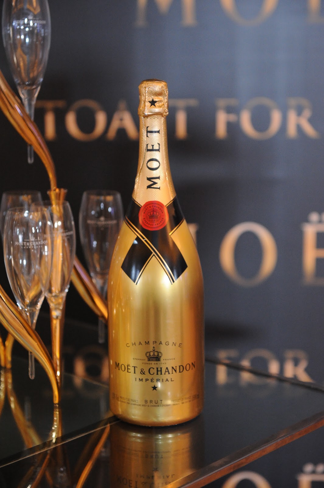 Why Not by Leah Puyat: Moet & Chandon: Champagne to the Stars
