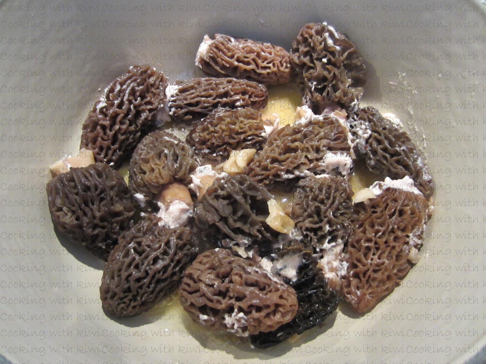 COOKING WITH KIWI: MORILLAS RELLENAS