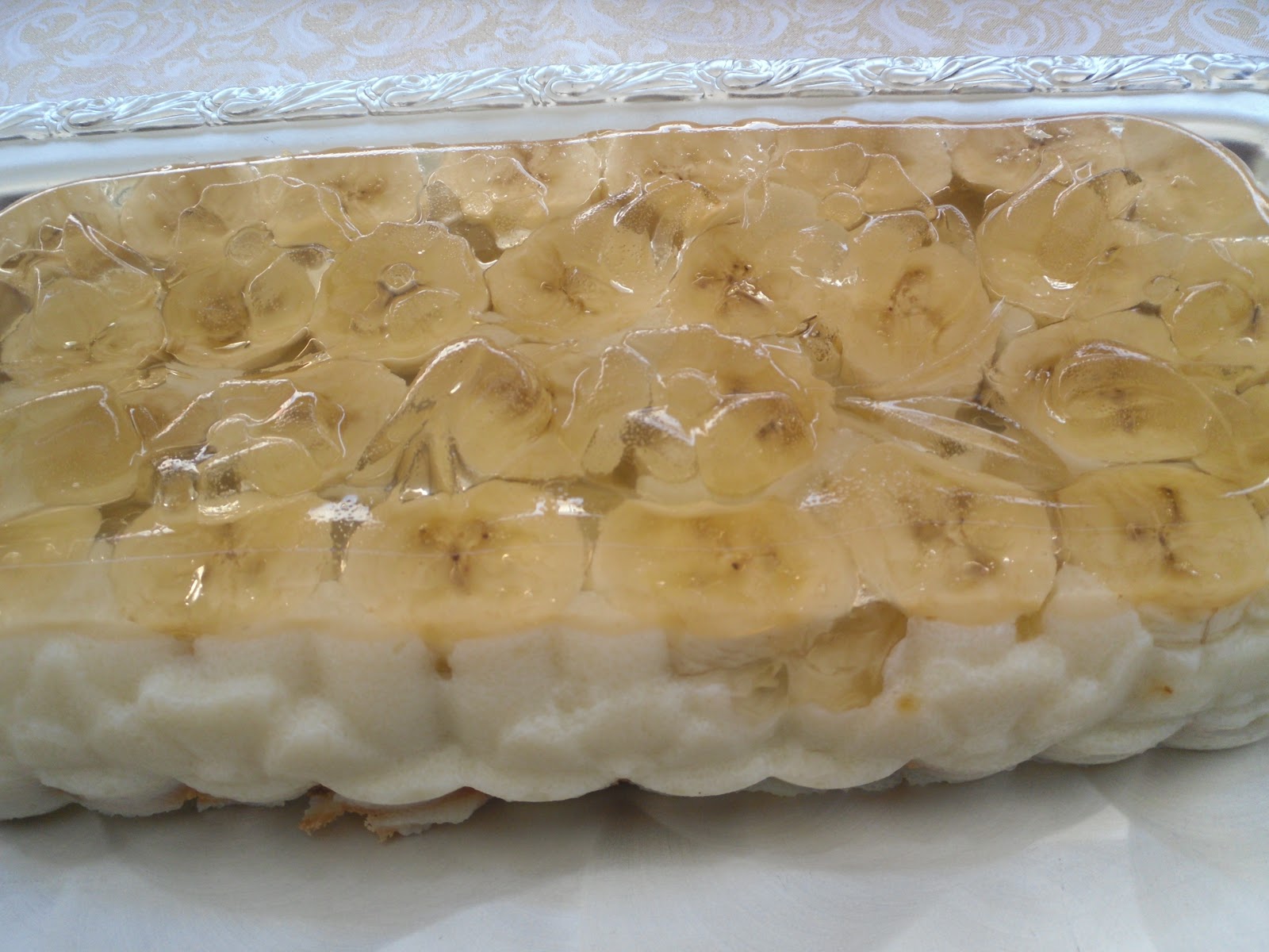 EBRU'NUN TACI: MUHALLEBİLİ TATLILAR