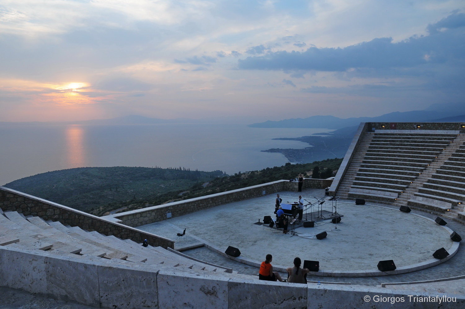 triantafyllou giorgos architect: ΤΟ ΞΕΚΙΝΗΜΑ ΤΟΥ ΑΝΟΙΧΤΟΥ ΘΕΑΤΡΟΥ ΜΑΝΗΣ