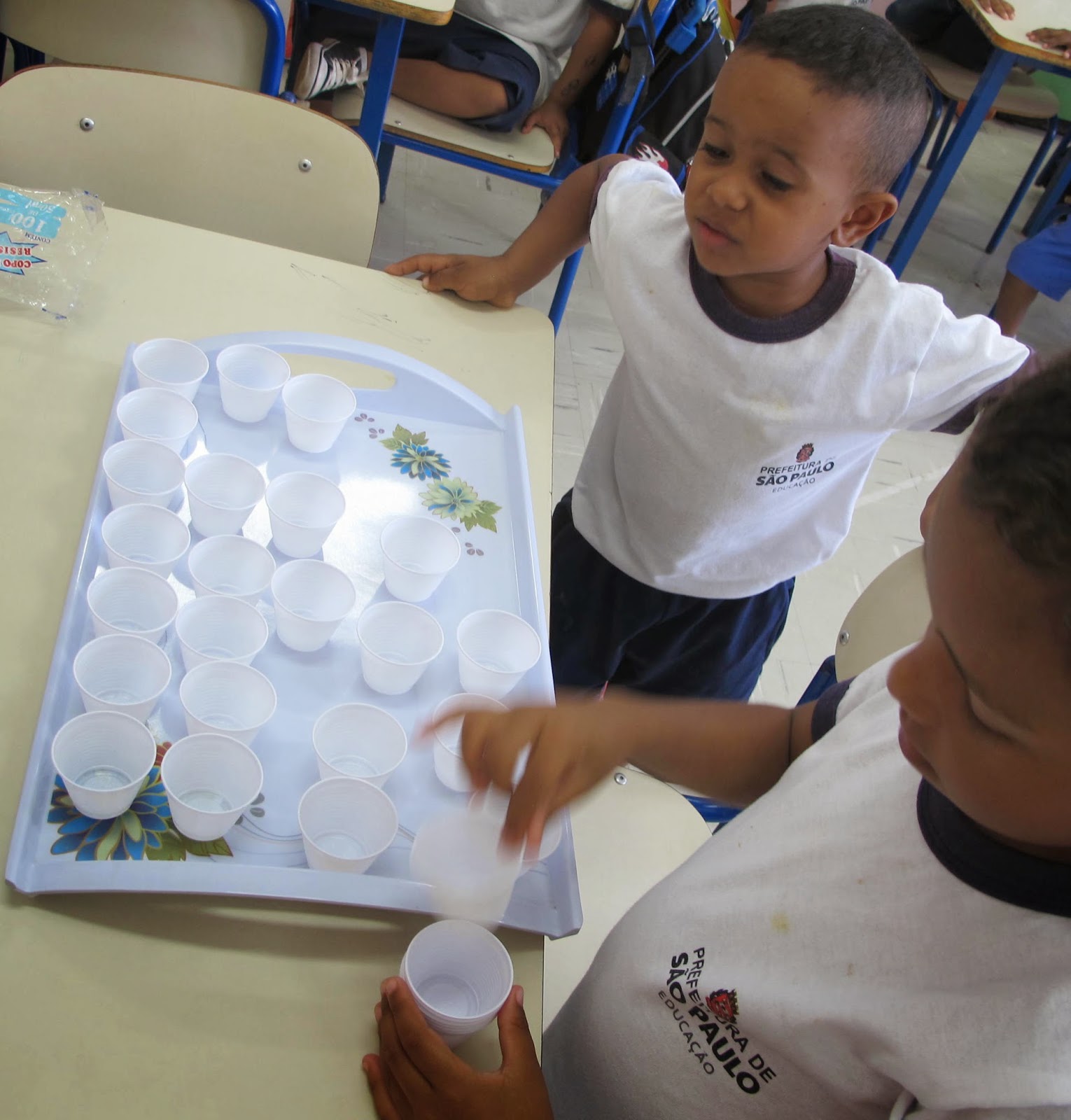 Experimentar, descobrir e brincar com o gelo