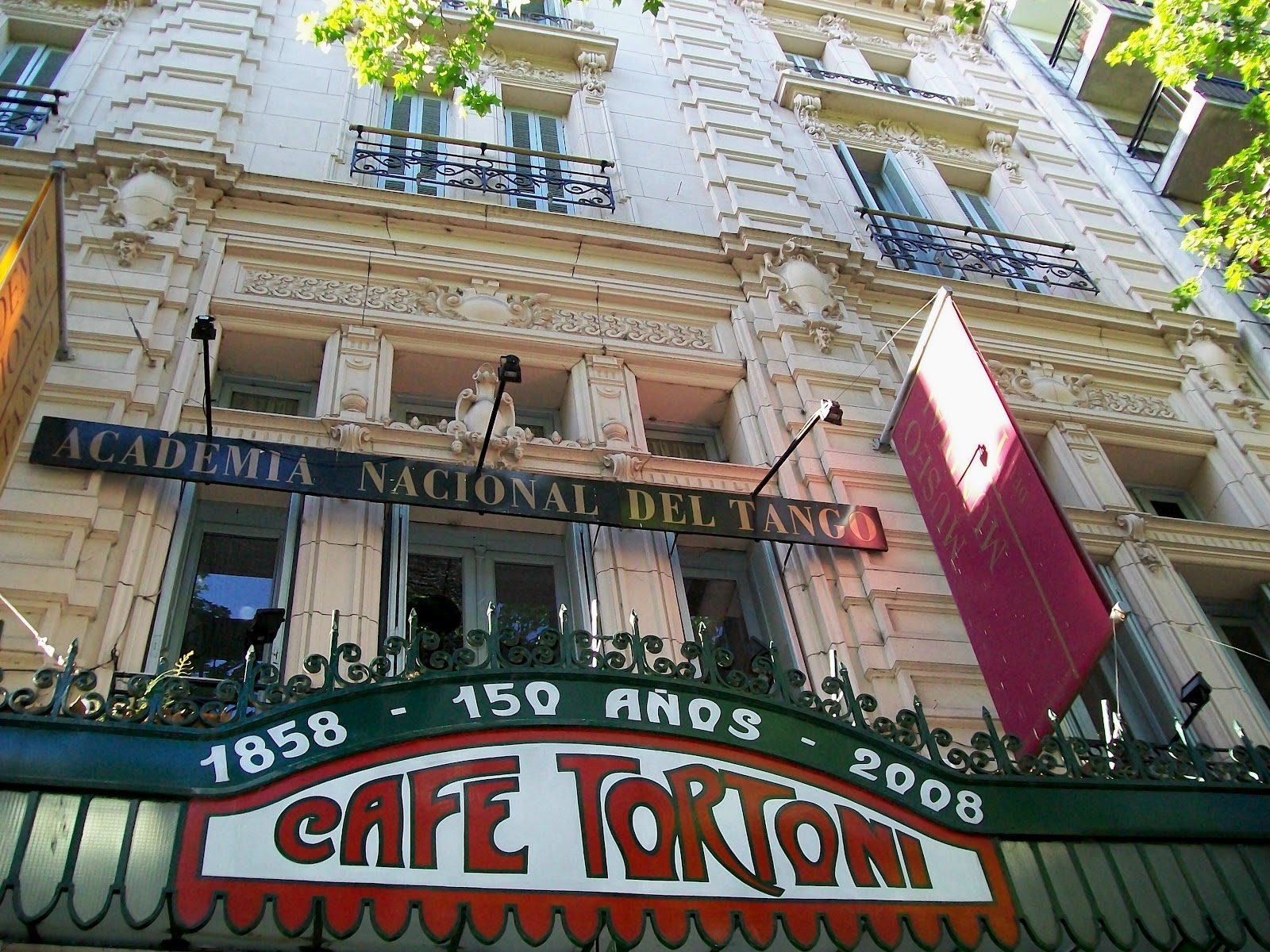 Turismo Literario de los Cuentos del Villano: El Café Tortoni y las letras