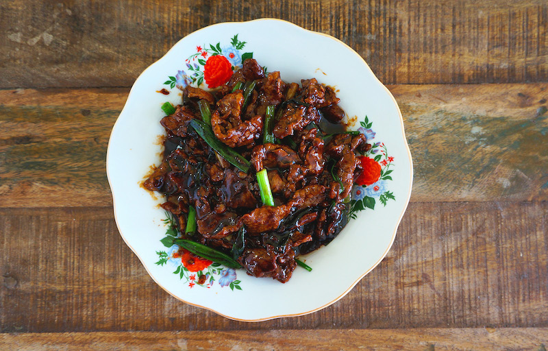 Stir-Fry Beef With Ginger And Scallion