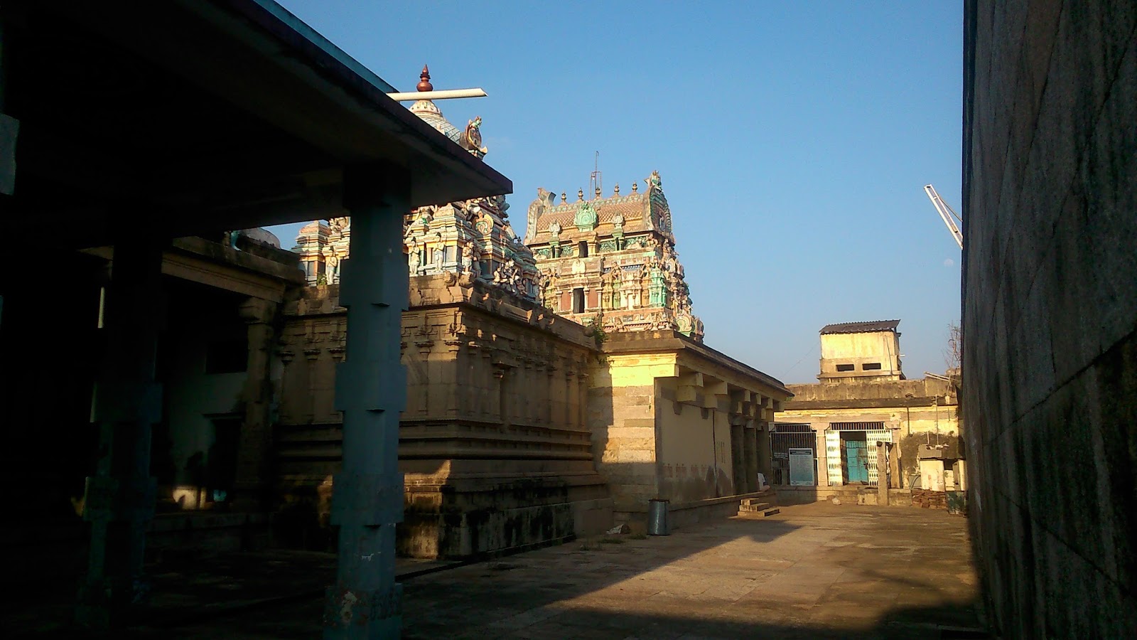 Tamilnadu Tourism: Sarguna Nathar Temple, Idumbavanam – The Temple