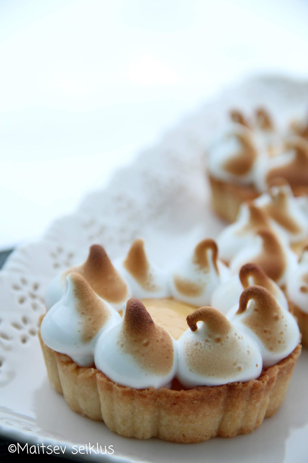 Granadilli- besee tartaletid