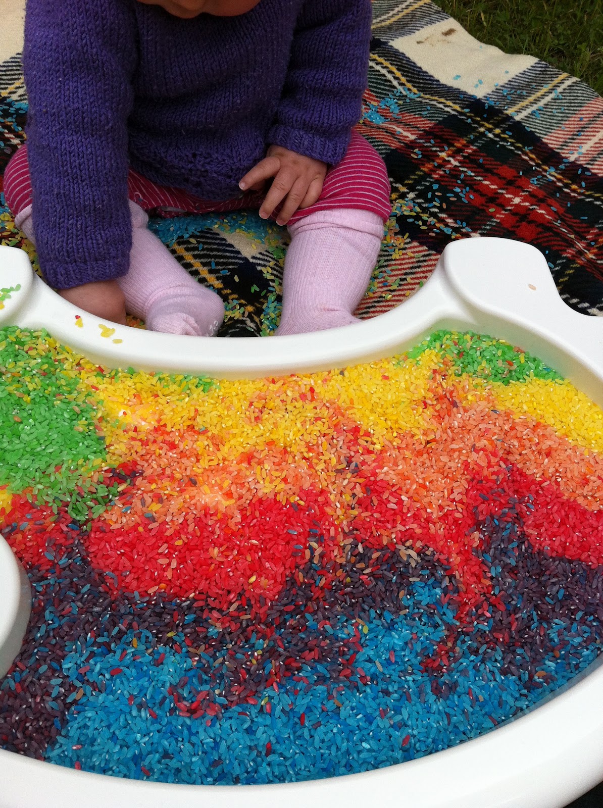 Colouring Rice - Laughing Kids Learn