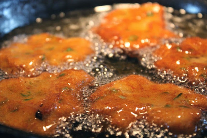 Joy in Thailand: Tod Man Pla (ทอดมันปลา)