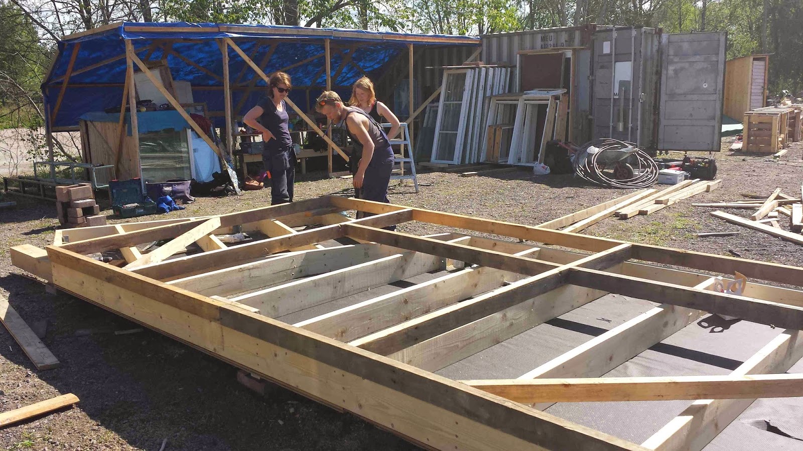 En liten historia om att bygga ett litet hus