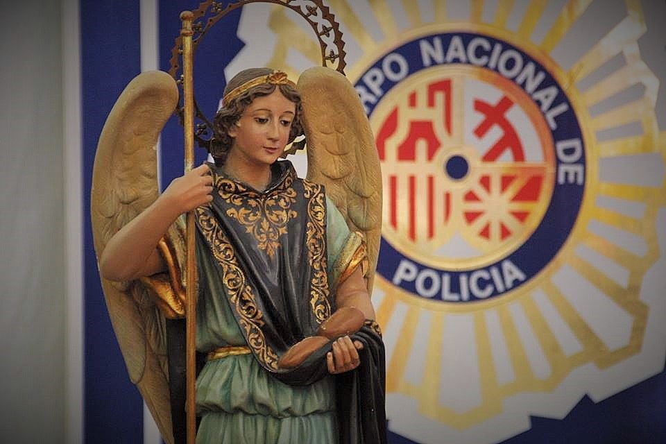 Una historia de la Policía Nacional.: Imagen del Santo Angel