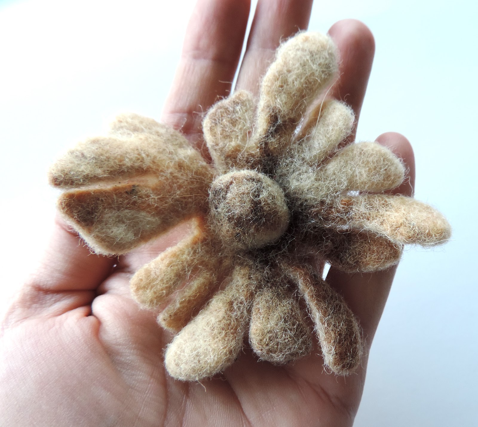 (un)intentional contemporary art in Transylvania: Vintage felted flower