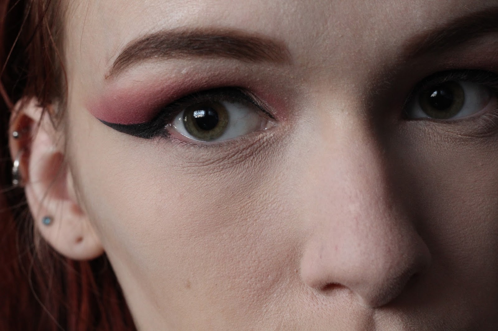 Layla Aurora: Baking Your Face With Talcum Powder
