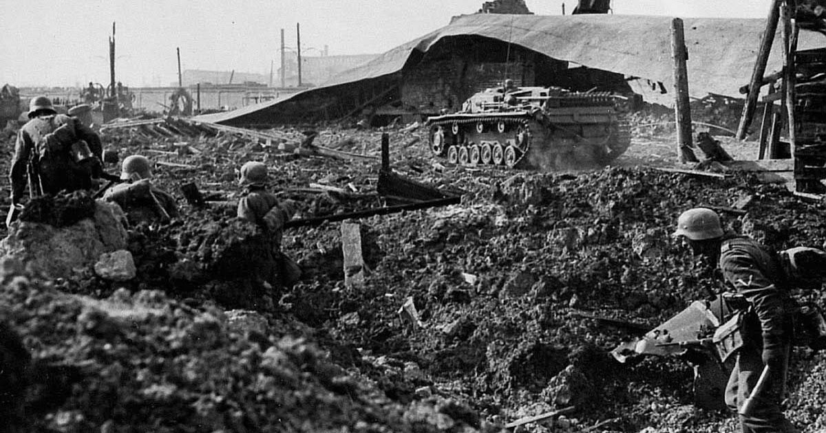 World War II Pictures In Details: German Troops Push into Barrikady Gun ...