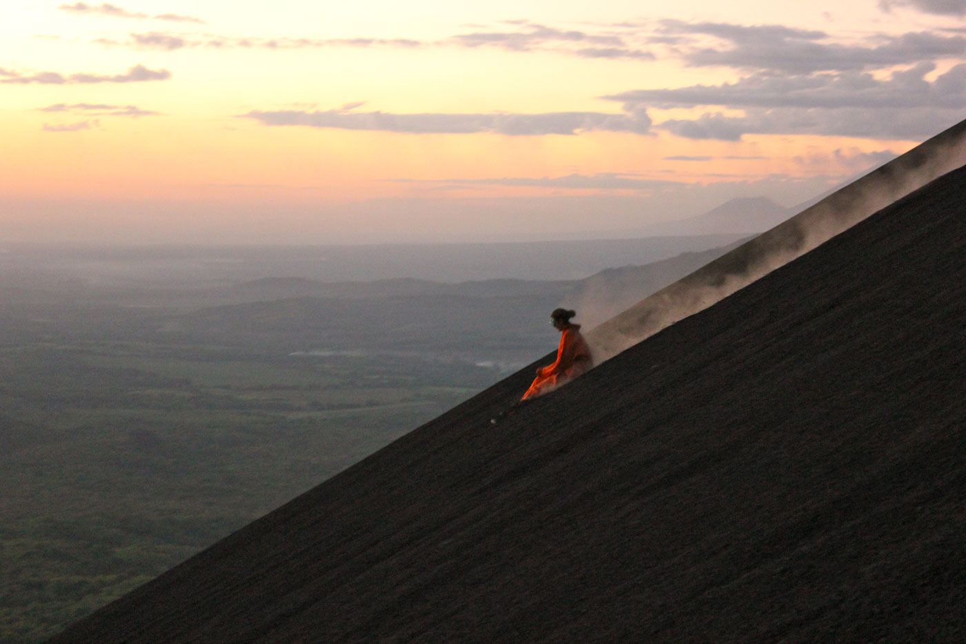 ‘Volcano boarding’ en Nicaragua, la fascinación por el turismo de ...