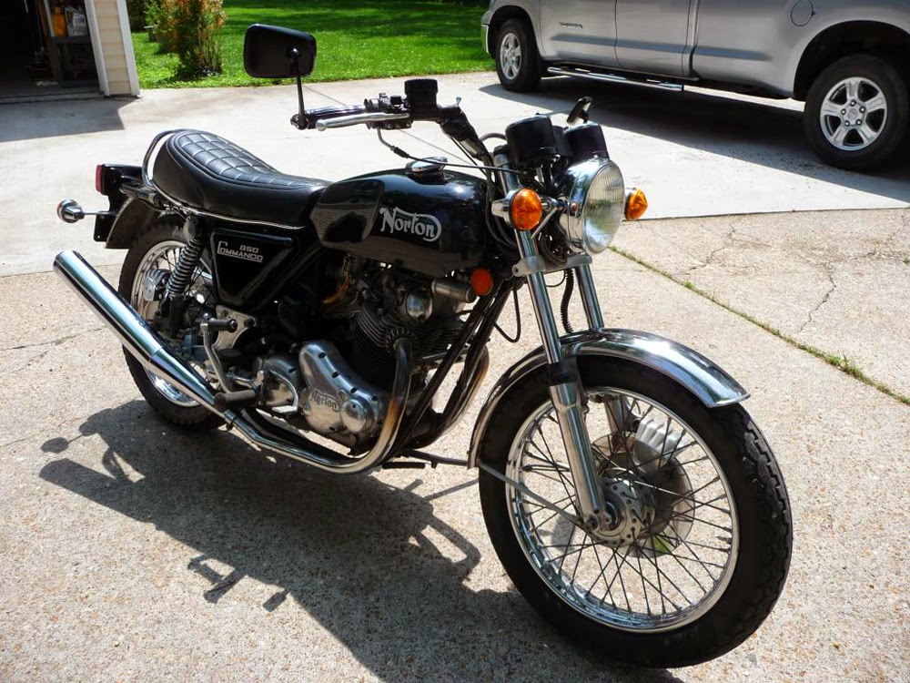 MotArt: 1975 Norton MK3 850 Commando