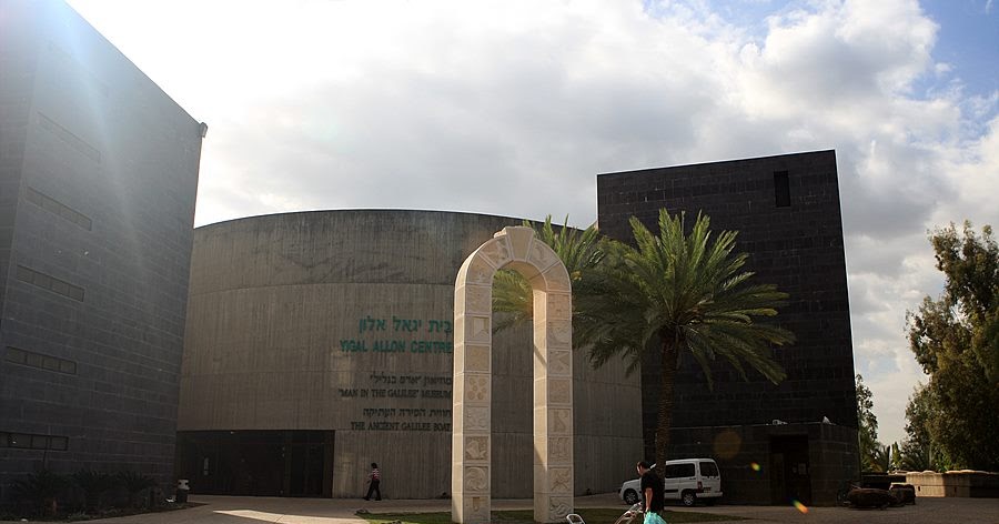 Israeli rent-a-car travel Through Beth Shan, Run to the Sea of Galilee