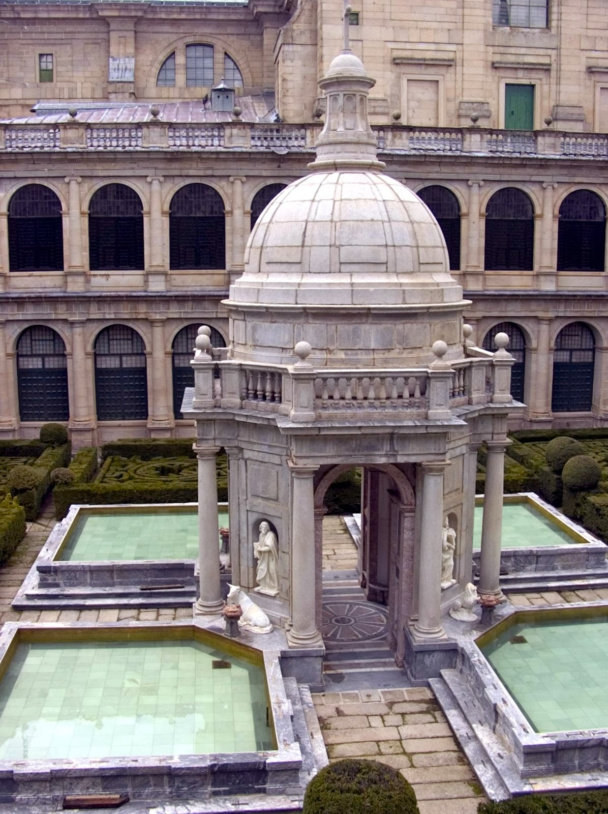 Buscando Montsalvatge: EL ESCORIAL