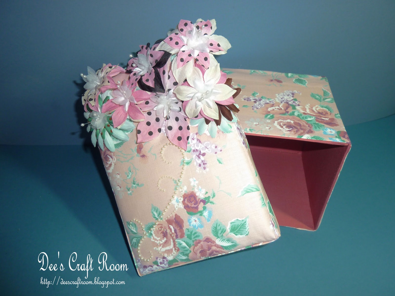 Dee's Craft Room: "Off the Page" Hand-Made Fabric Covered Box