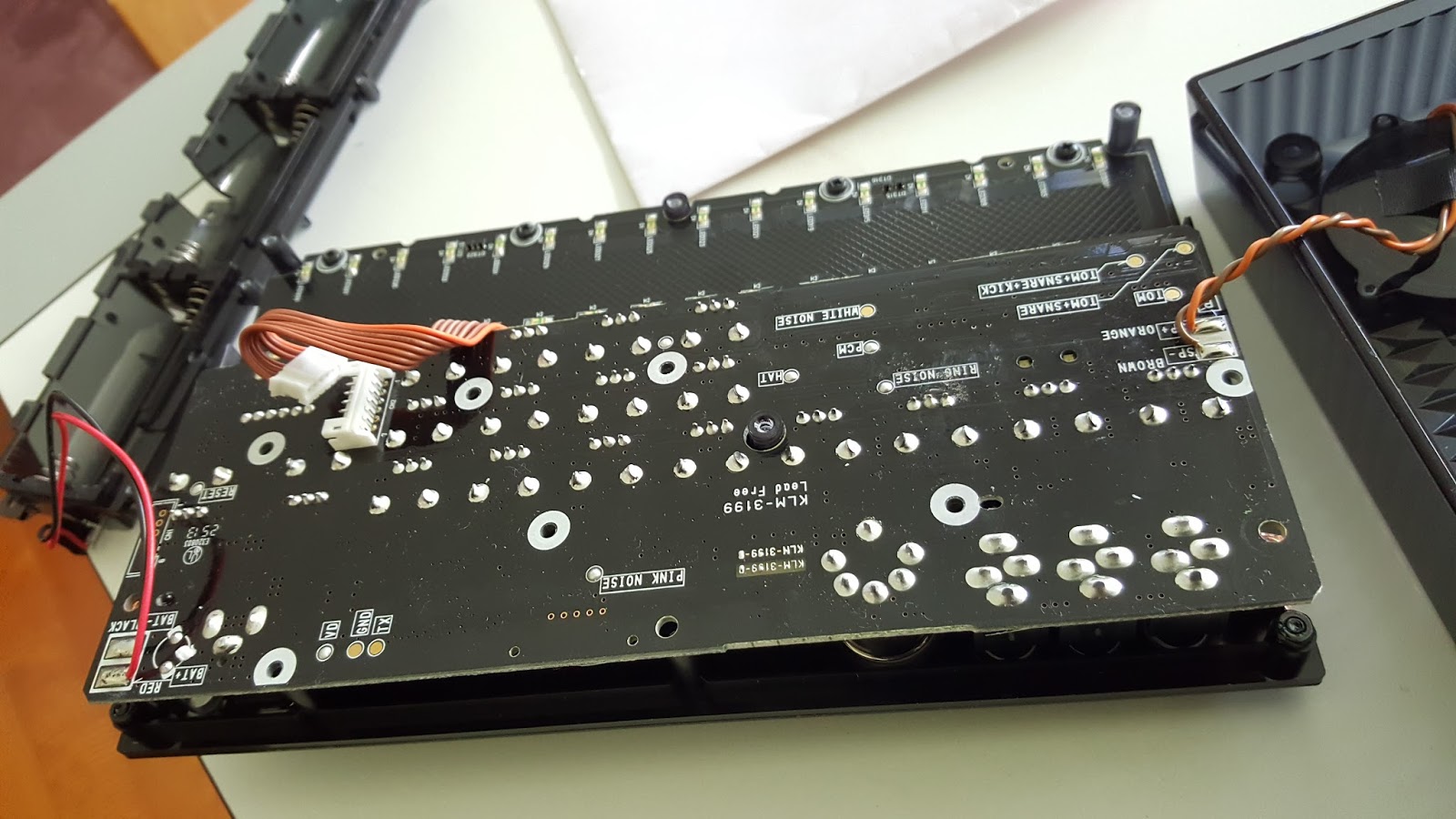 JonDent - Exploring Electronic Music: Korg Volca Beats - A Modding ...