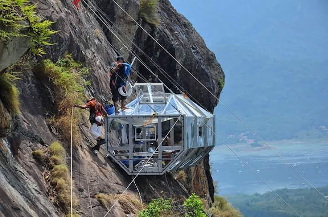 The Highest Hanging Hotel in the World at Gunung Parang Purwakarta ...