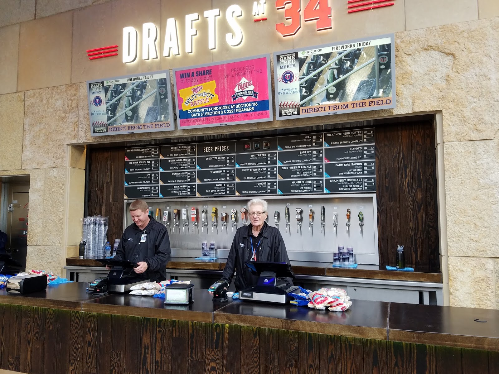 [Minneapolis - Target Field] Drafts @ 34 - 21 Craft Beers and 1 Cider ...