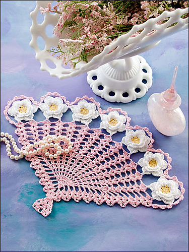 BellaCrochet: Flirty Fan Doily: A Free Crochet Pattern