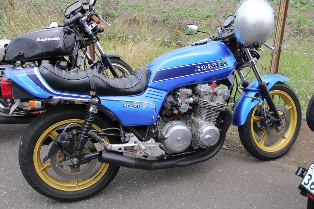 ROAD RIDER: HONDA CB750F Custom Bike