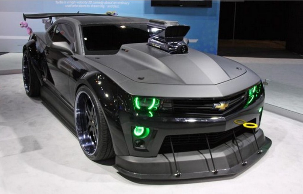 AUTO WORLD: CAMARO V12