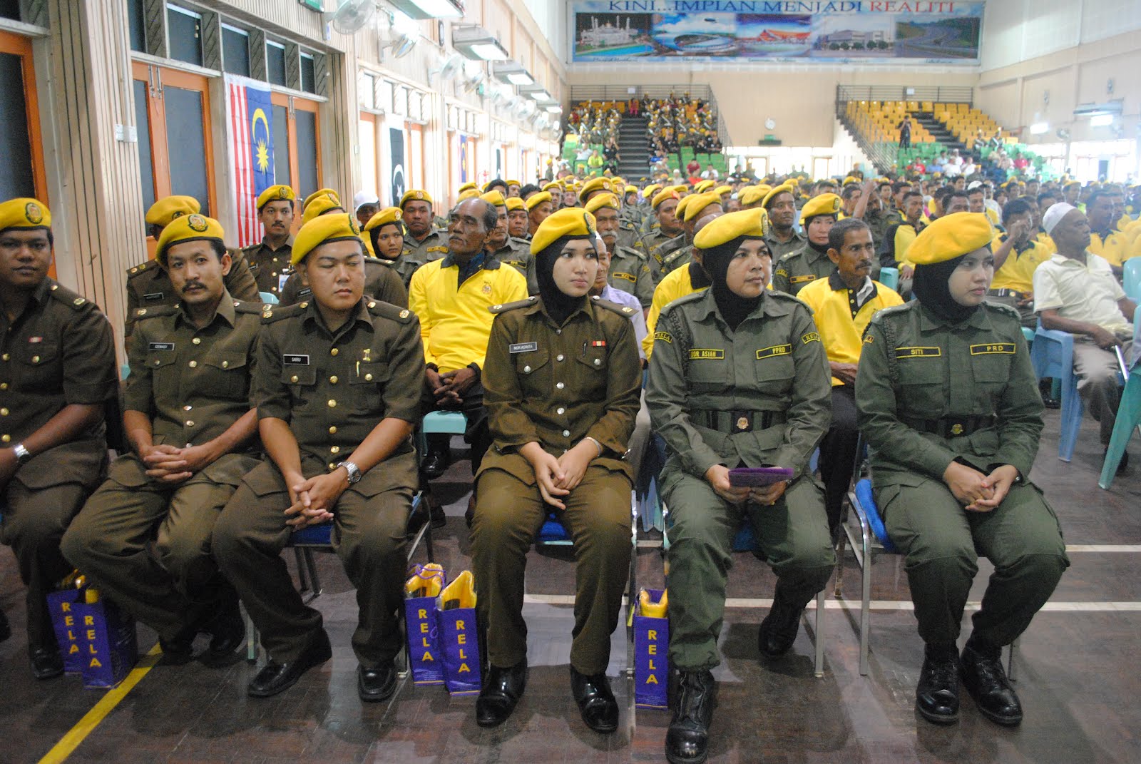 T E G A N U K I TA: Rela tubuh dua skuad baru