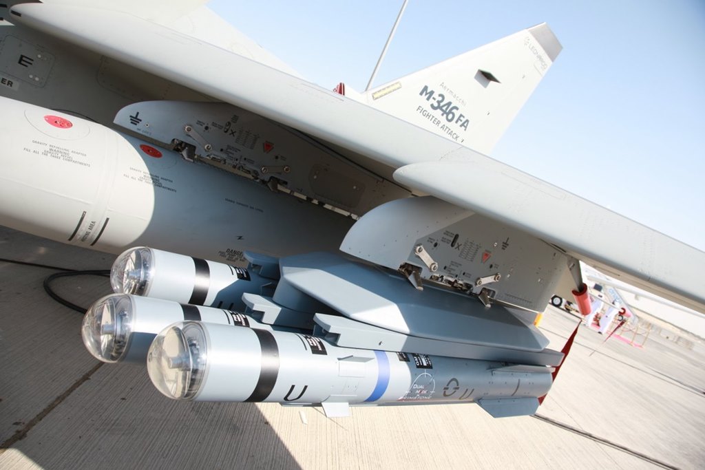 M-346FA GETS GREAT AUDIENCE AT THE DUBAI AIRSHOW - Blog Before Flight ...