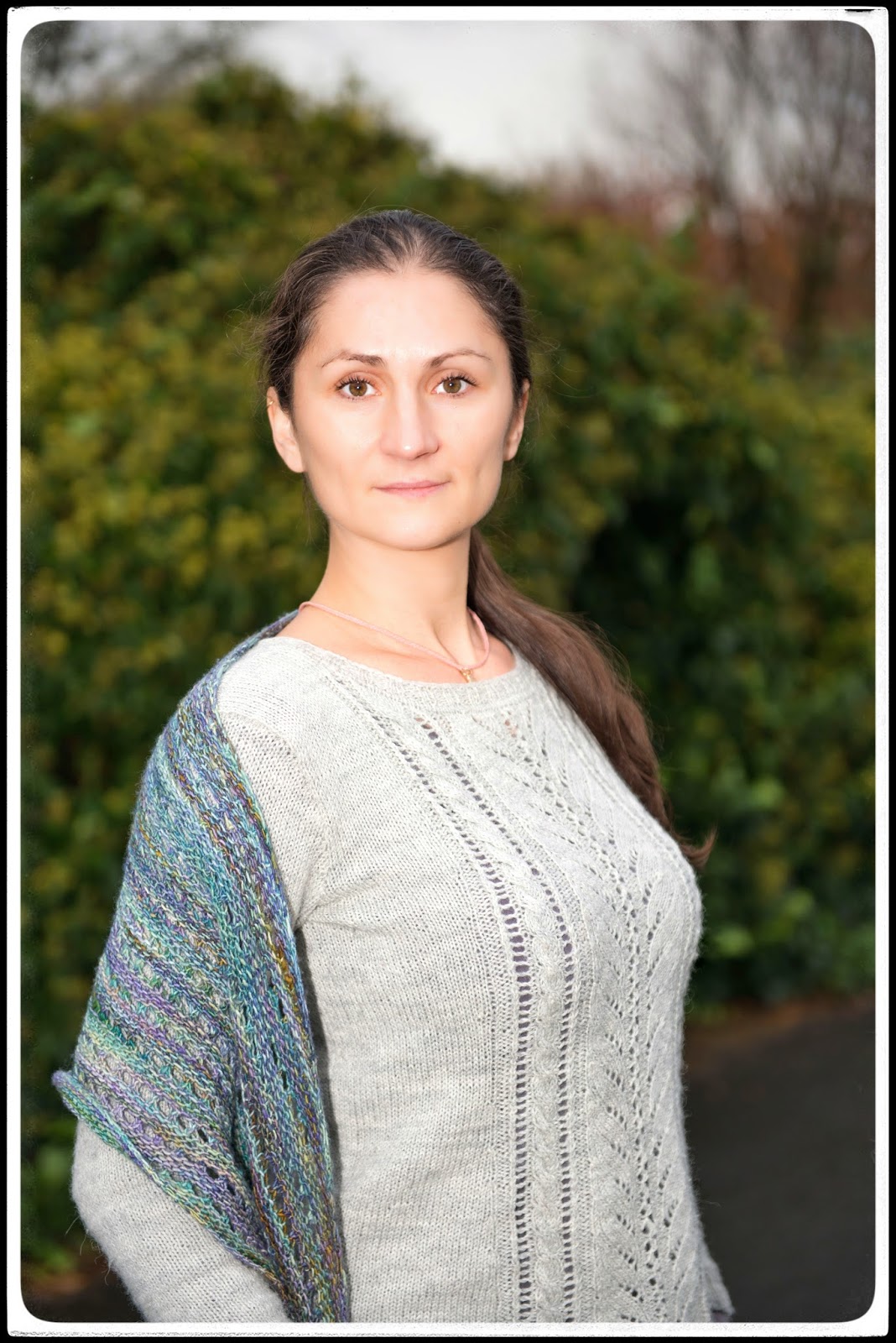 Abo-tak: Zrobiony na szaro- ażury i warkocze z flory