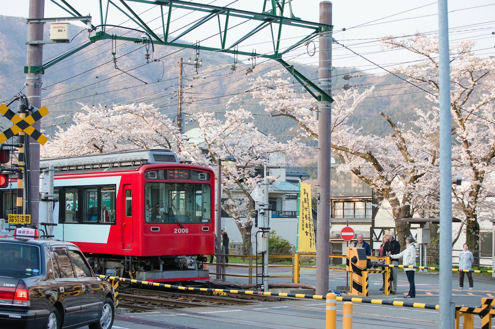 Everything Japan: Hakone Tozan Railway (箱根登山電車)