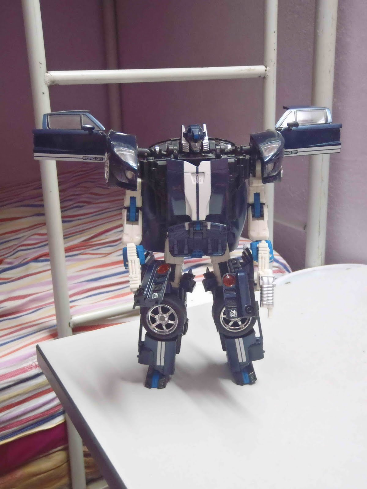 New Planet Cybertron: Transformers Review –Mirage (Alternators)