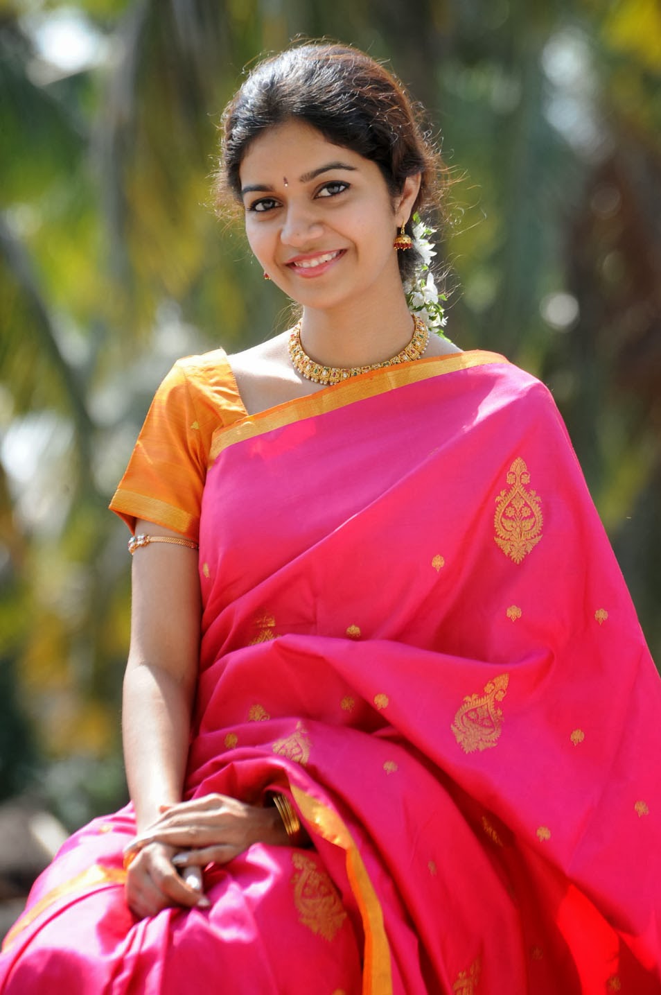 Swati Photoshoot in Saree ~ Swathi Reddy