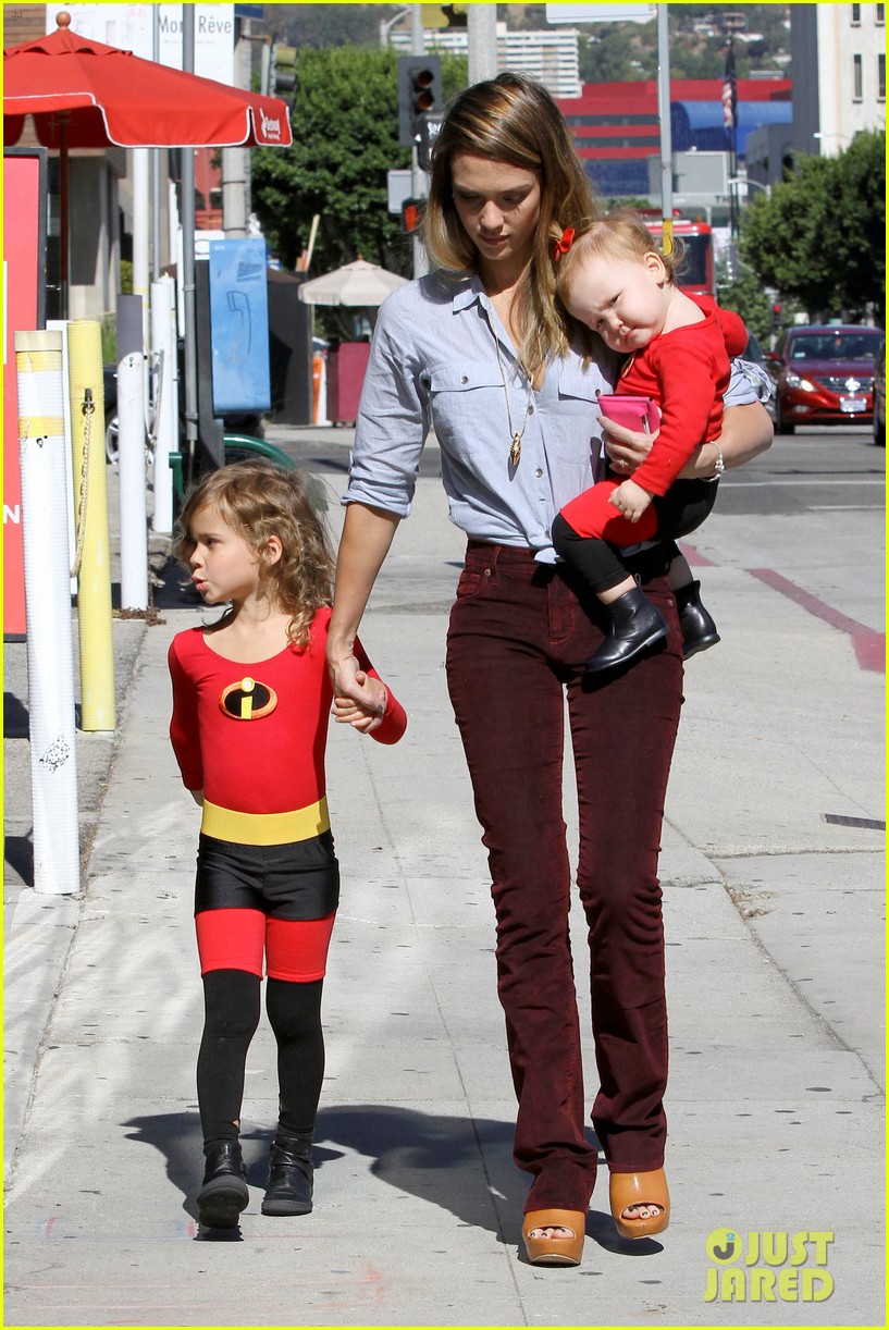 Gossip Journal: Jessica Alba's family Halloween costumes