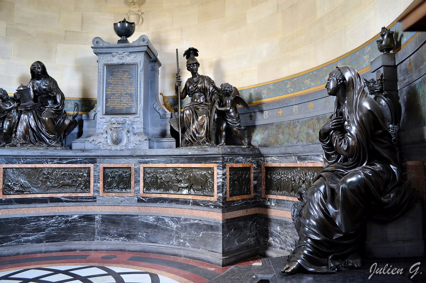 Coins du Monde: FRANCE - Picardie - Le musée Condé du château de ...