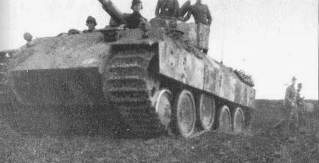 Axis Tanks and Combat Vehicles of World War II: Befehlspanzer mit ...