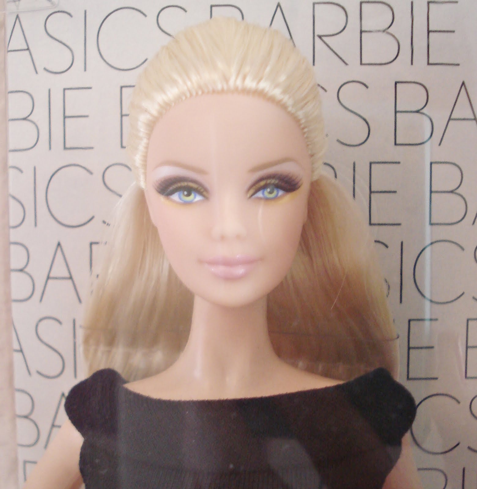 ¡Monas y monitos!: Barbie Basics 01
